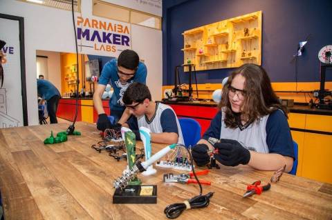 Voltado ao ensino de robótica, prefeitura inaugura projeto Parnaíba Maker Labs - Folha de Alphaville